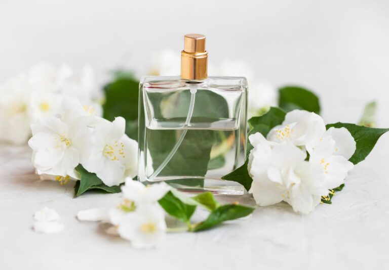 The Amazing History and Science of Perfume Making in 5 Steps
